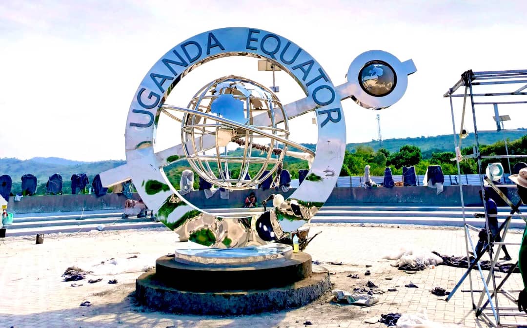 The Uganda Equator Crossing Line, Equator Monument in Kasese